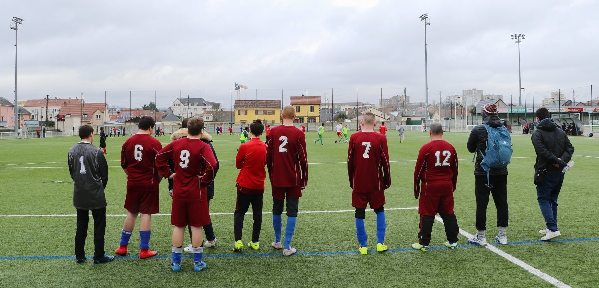 L'équipe de foot d'ARCAUX championne de la QRM Handi'Cup - Association ...